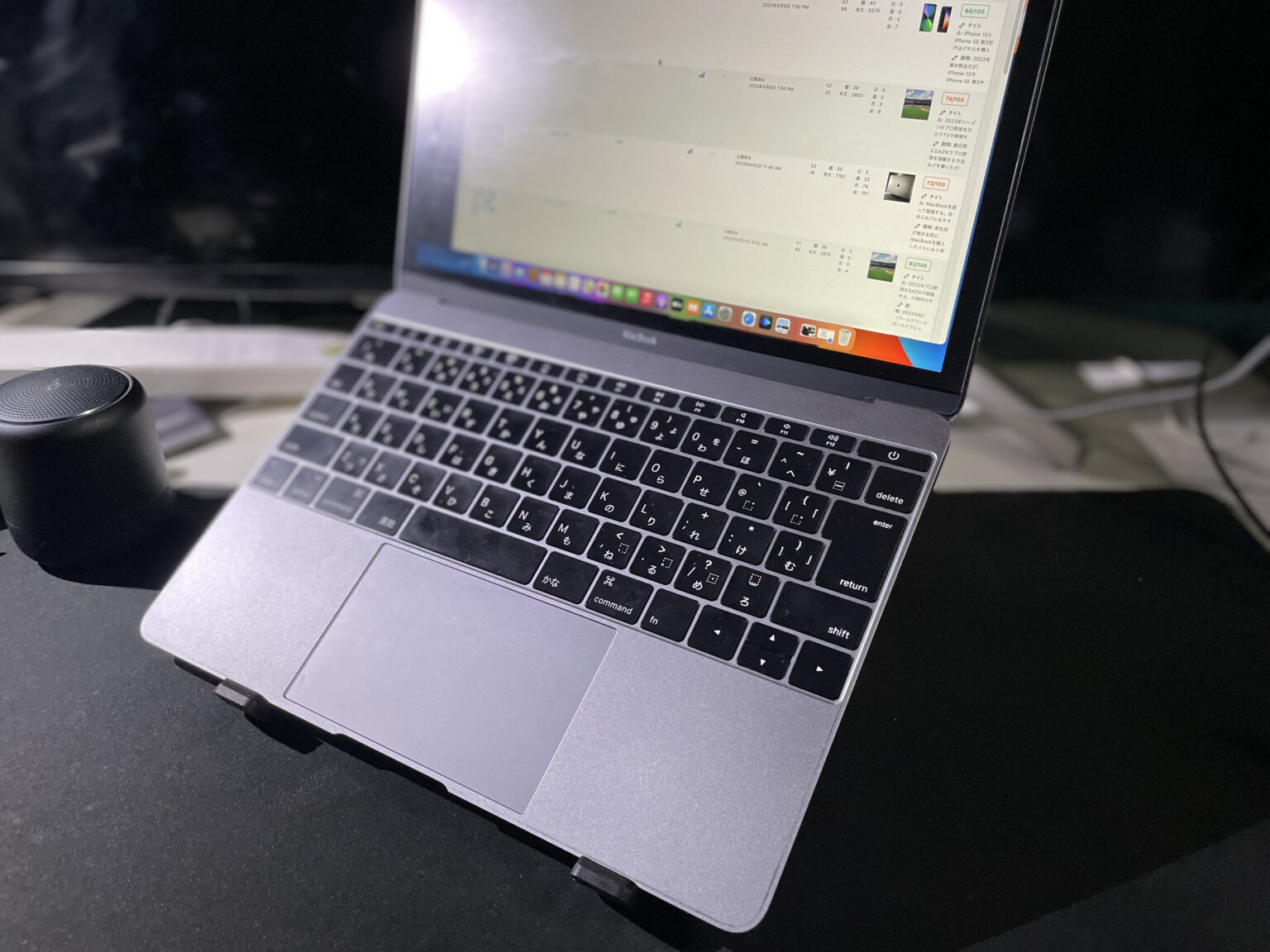 330円で購入ができる3COINSのノートパソコンスタンドをレビュー - ヒロアレーナ